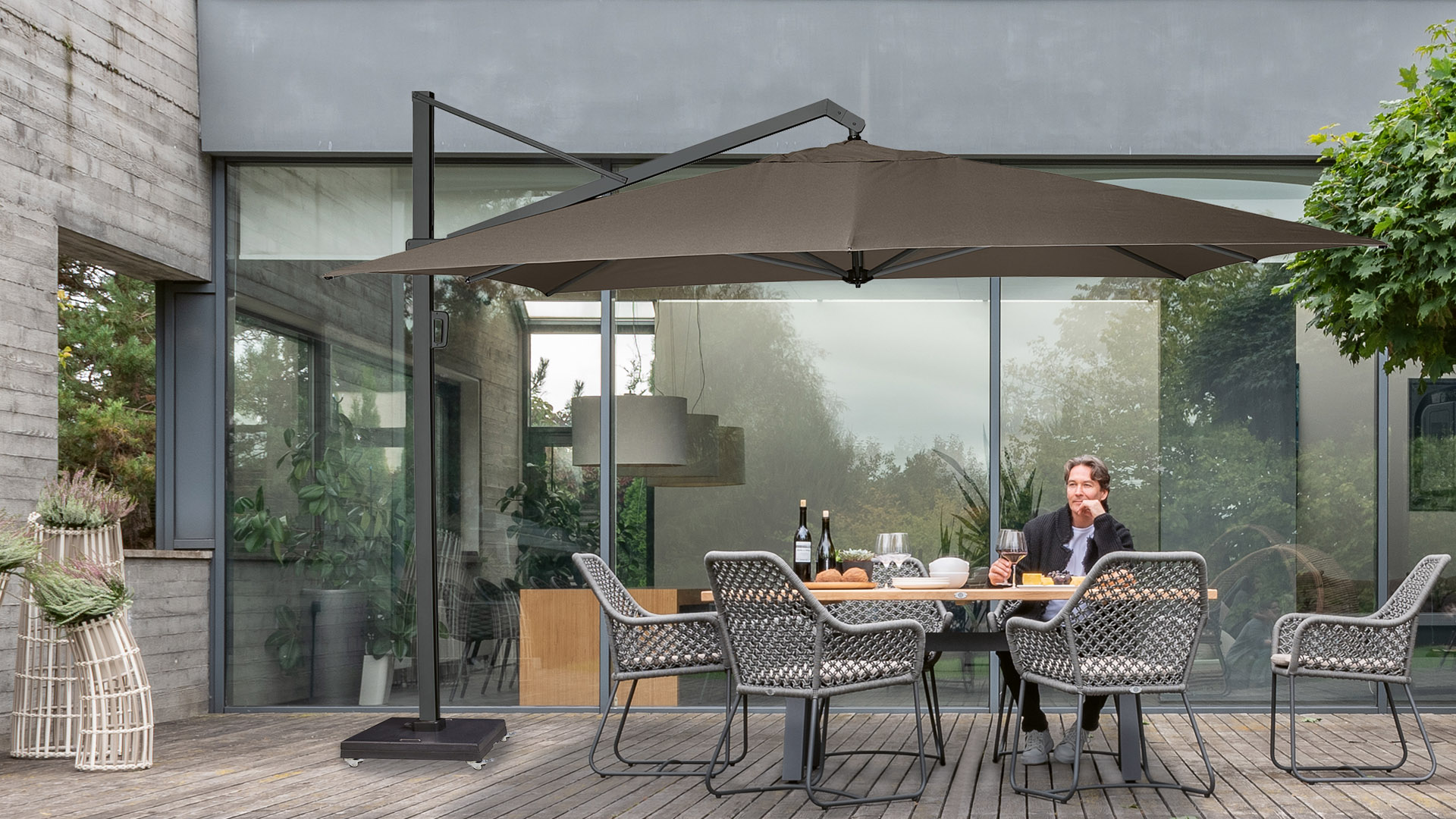The perfect choice for comfort and protection: modern outdoor parasols ...
